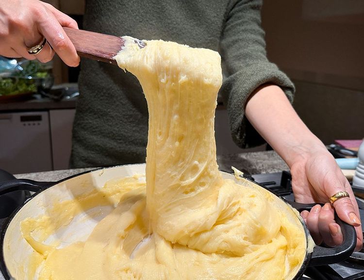 Foolproof Aligot Recipe (Cheesy Stretchy Mashed Potatoes) - Seasoned ...